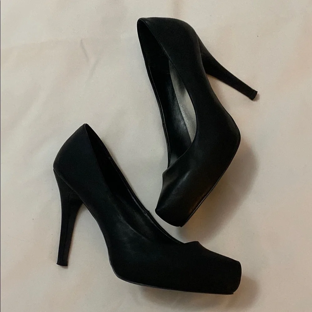 City Streets | Shoes | Sale City Streets Classic Black Heels | Poshmark